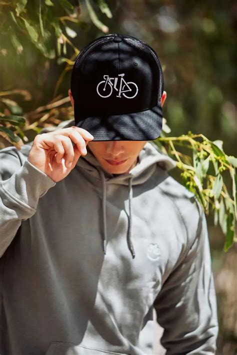 Trucker Cap Black White Chela Clo At Regaliz Funwear