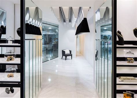 Massive Order Adds Monochrome Stalectites To Kuwait Boutique Interior