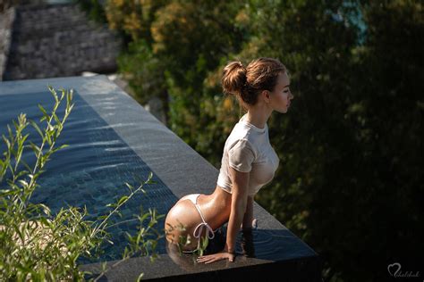 Девушка в бассейне позирует · бесплатная фотография от Starik картинки и обои на рабочий стол