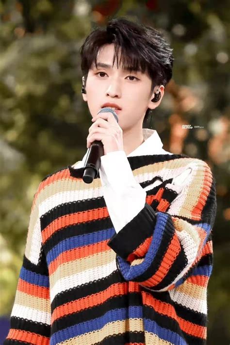 严浩翔手机静态壁纸 手机壁纸下载 元气壁纸