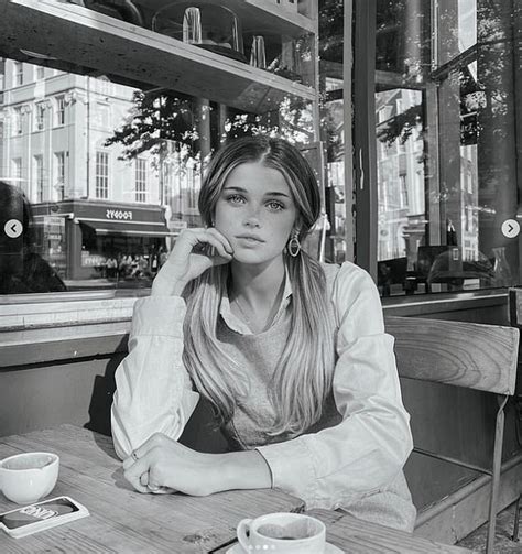 F1 Sensation Oiiver Bearmans Girlfriend Is Tipped For Modelling Fame