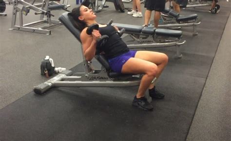 Incline Hammer Curls 101 Learn The Proper Form And Tricks