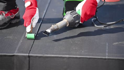 Roofer Installing Epdm Rubber Roofing Membrane 24818890 Stock Video At