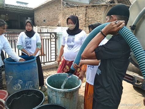 Relawan Ganjar Salurkan Air Bersih Untuk Warga Serang Yang Alami