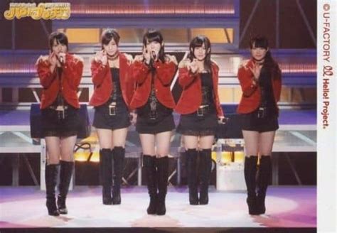駿河屋 【買取】°c Ute集合5人ライブフォト・横型・全身・衣装赤・黒・右手上げ・センター鈴木・鈴木矢島左手マイクhello