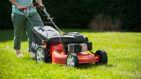 Hydrostatic Vs Gear Driven Transmissions Maneuverability For Medium