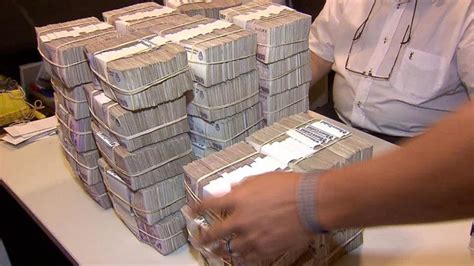 Nacionales Le Depositaron Un Millón De Pesos Por Error En Su Cuenta