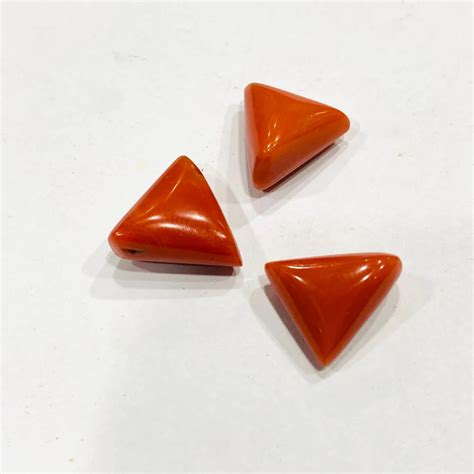 10 Ratti Munga Coral Tikona Lal Pola Moonga Rashiratan At Rs 1000 Carat Tripolia Bazar