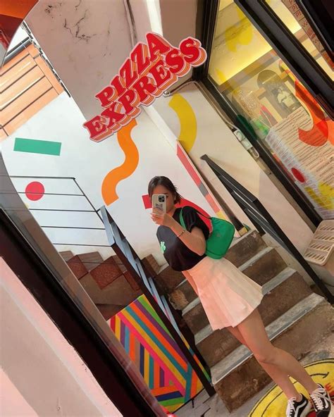 ファン・ボミさんのインスタグラム写真 ファン・ボミinstagram「 나 초록색 좋아하네💚 초록이로 깔맞춤하고 핏짜 먹으러