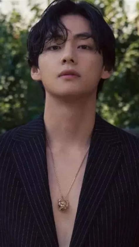 Kim Taehyung Bts Member V Aka Kim Taehyung Flaunts Ne