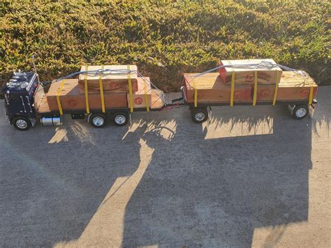 1 25 Scale Model Freightliner Truck And Trailer