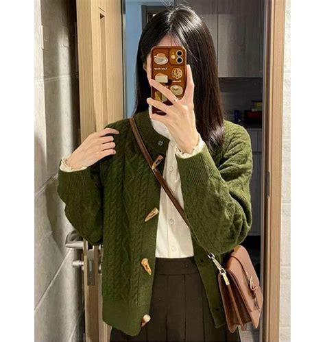 케이블니트가디건 떡볶이가디건 여성 그린 떡볶이 단추 카디건 어디든잘어울리는 코디하기좋은 출근룩 재킷 티몬