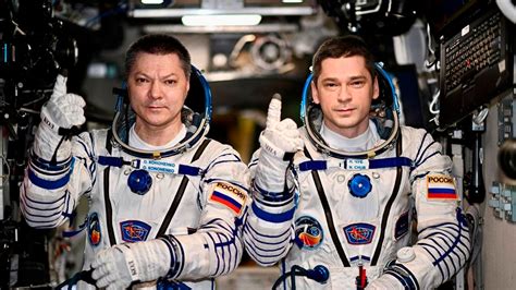 Dos astronautas rusos baten el récord de estancia más larga en la