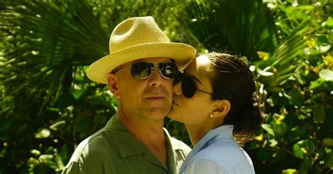 엠마 헤밍 실어증·치매 브루스 윌리스에 입맞춤 사랑 더 커져”