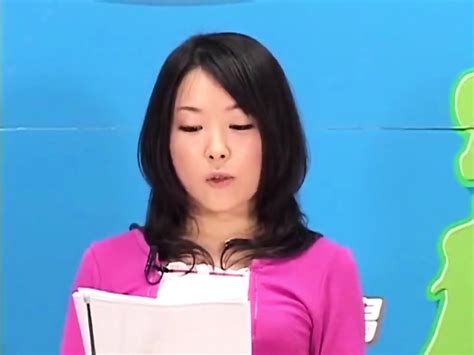 Weather Reporter Tries To Focus But Gets DRANK Like A Water Fountain While Getting Pussylicked