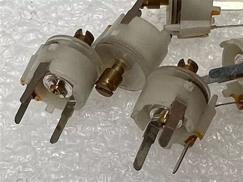 Vhf Variable Capacitor 1 5pf 5 5 Pf Miniature Plastic Tuning Trimmer X2 £4 98 Picclick Uk
