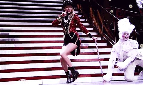 Celeb Love Taylor Swifts Dancing Is Worse Than Her Dating Life
