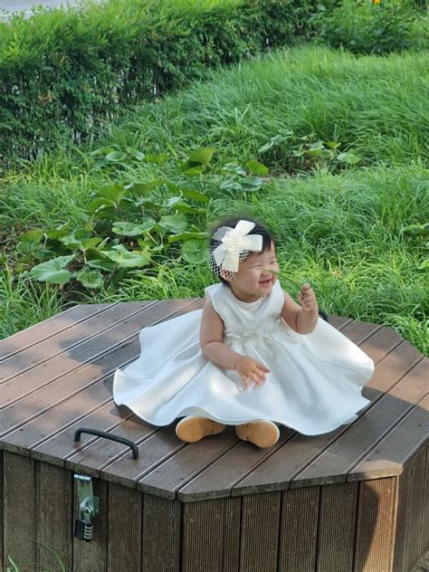 내 딸이 천상계인 이유 자랑 맞음 1 원더윅스 같은 거 모르고 키움 2 잠투정 없고 낮잠이든 밤잠이든 누워서 뒹굴거리다 잠듦 3 D 95 새벽수유 알아서 없애더니