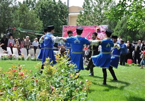 نخستین جشنواره گلاب گیری و گل محمدی در خوی تصاویر تسنیم