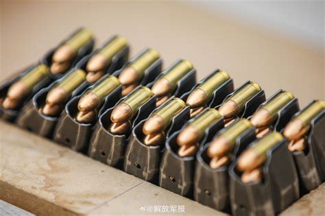 直击现场！轻武器实弹射击训练考核 中国军网