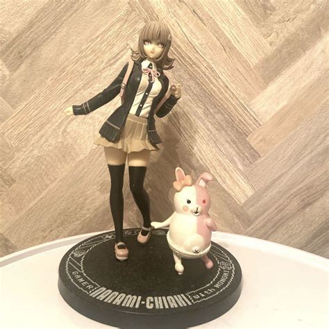 ダンガンロンパ フィギュア みんなのくじ 七海 千秋 モノミ ウサミ くじ メルカリ