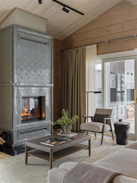 Деревянный дом с камином