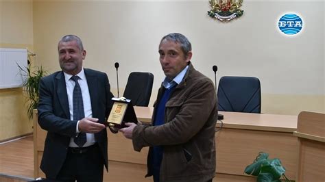 Община Исперих удостои с почетна грамота и плакет Върбан Петков Youtube