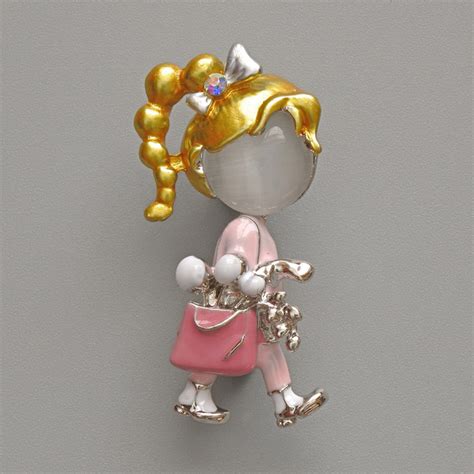 Брошка кулон Дівчина біле котяче око рожева та біла емаль сріблястий метал 16х35мм Ida60803