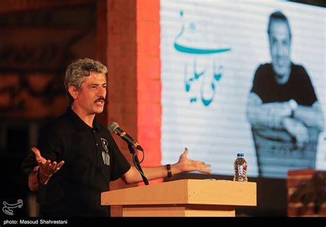 مداحی با سنج و دمام در بزرگداشت علی سلیمانی روایتِ کوروش زارعی از