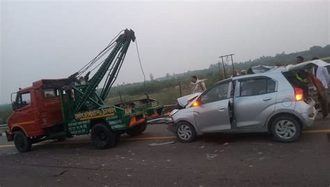 Unnao Road Accident Car Collides With Bus On Expressway Two Died And