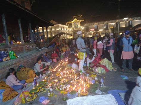 देशभरका शिवालयमा महादीपान सुरु पशुपति क्षेत्रमा लाखौँ भक्तजन