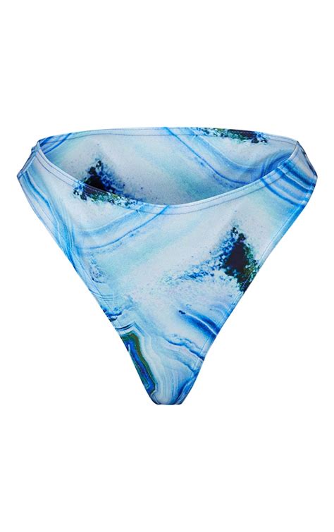 Bas de maillot de bain échancré bleu imprimé quartz PrettyLittleThing FR