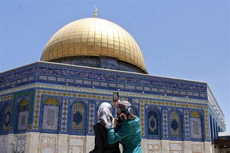 Arab Worlds Top Mosques Ready For Eid Al Fitr Prayers Al Arabiya English