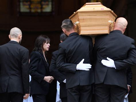 Obsèques De Jane Birkin Ses Filles Ses Petits Fils Revoir Ladieu En