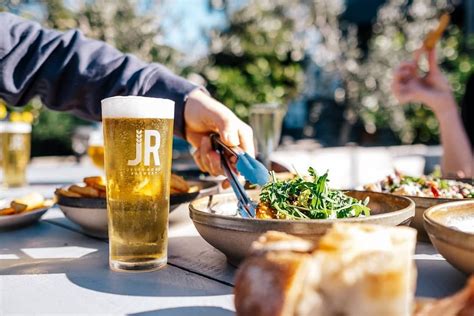 Alfresco Dining On The Ninch The Ninch Your Mornington Peninsula Guide