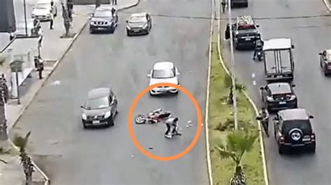 El Impactante Momento En El Que Delincuentes Peruanos Fueron Embestidos En Moto Por Robar A