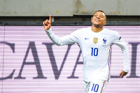 Equipe de France EdF Deux matchs en h Mbappé est chaud Foot