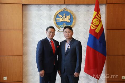 Жижиг цехийг томоохон үйлдвэр болгон хөгжүүлсэн Б Батзориг “Хөдөлмөрийн хүндэт” медаль хүртлээ