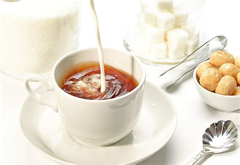 Молоко в чай или чай в молоко как выглядит правильное «чаепитие по английски Русская семерка