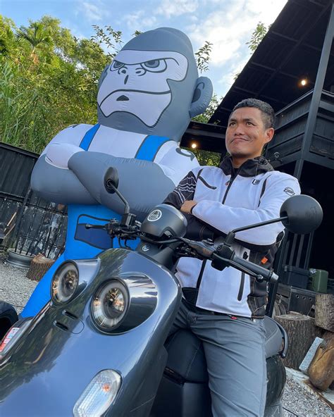 連魚尾紋也完美複製。 除了膚色以外 先生你的飽和度有點低 莊政威 Cliff Chuang （小三）