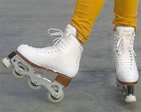 Фигурное катание на роликовых коньках - Happy Roller
