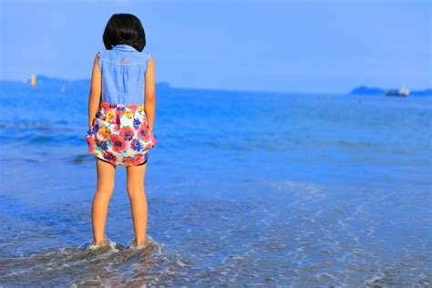 海が青いのはどうして？ 青く見える仕組みと海に関するマメ知識も【親子でプチ科学】 Hugkum（はぐくむ）