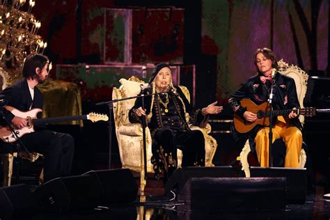 Joni Mitchell Performs At The Grammys For The First Time The New York Times