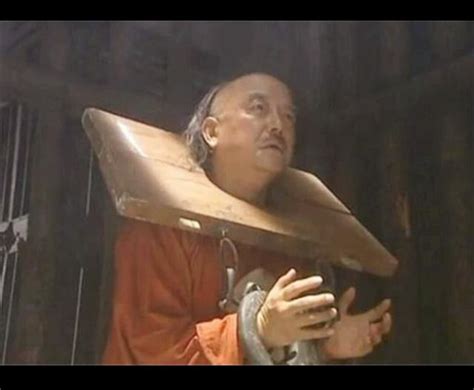 和珅被嘉慶賜死，緊急時他拿出乾隆給的保命詔書，裡面就仨字 每日頭條