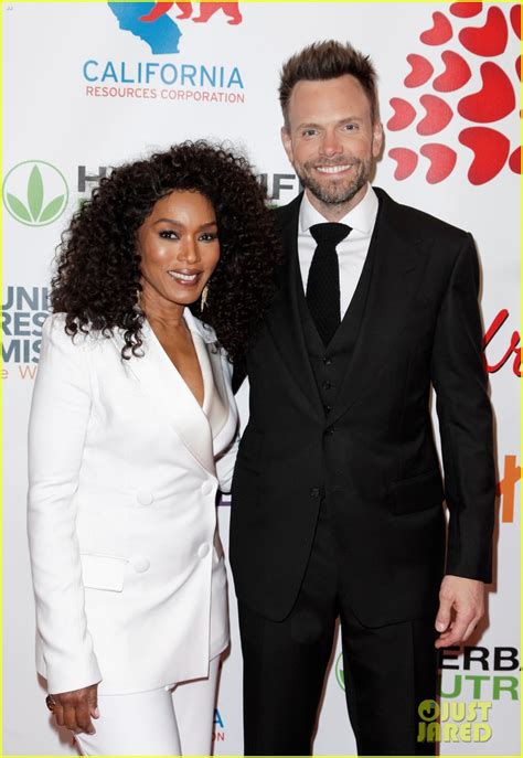 Photo Angela Bassett Joel Mchale Host The Hearts Of Hope Gala 01
