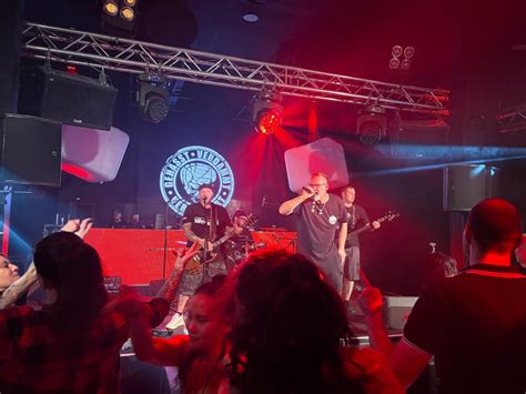 Gehasst Verdammt Gehasst Verdammt Vergöttert