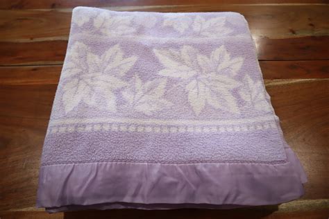 Purple Maple Leaf Blanket Reversible Bedspread Or Camp Blanket Floral Lavender And White 74x76