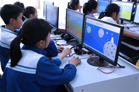 汉昌学区电脑绘童画 童心绘童趣 平江县政府网