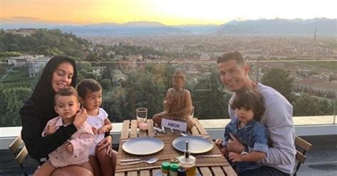 호날두♥조지나 로드리게스 아이들과 행복한 한때 Ft 불상