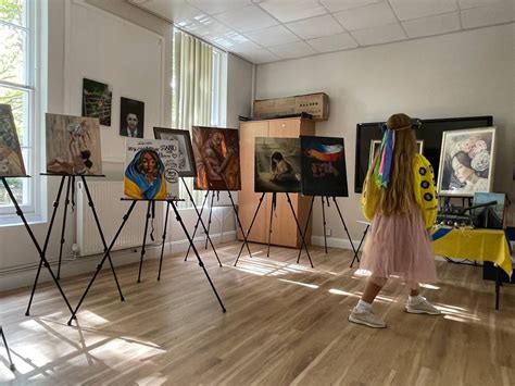 Художниця в еміграції 12 річна киянка малює заради благодійності та перемоги Вечірній Київ